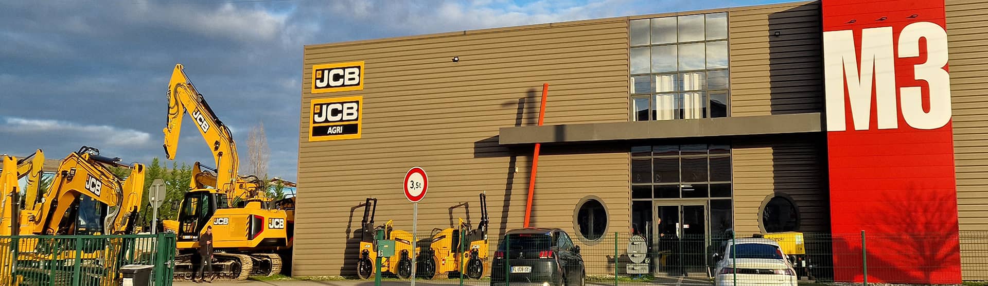 Découvrez l'agence M3 JCB Bordeaux (33)
